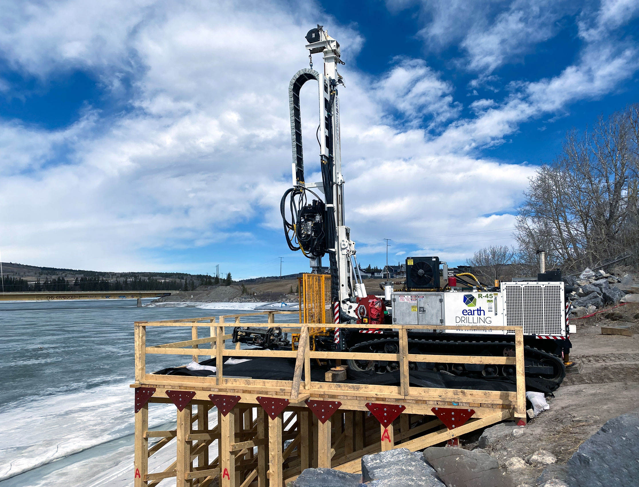 Our LS-250 Mini Sonic is Installing Vibrating Wire Piezometers and ...